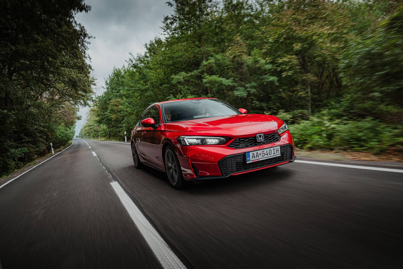 Honda Civic e:HEV 2026 – Facelift s overeným hybridom